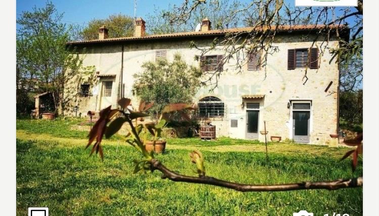 Casale rustico toscano con fienile da ristrutturare di 100 m - Vendita ...