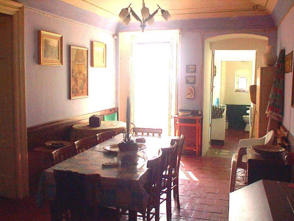 Pregevole Palazzo Storico nel cuore di Castelmauro in Molise - Vendita ...